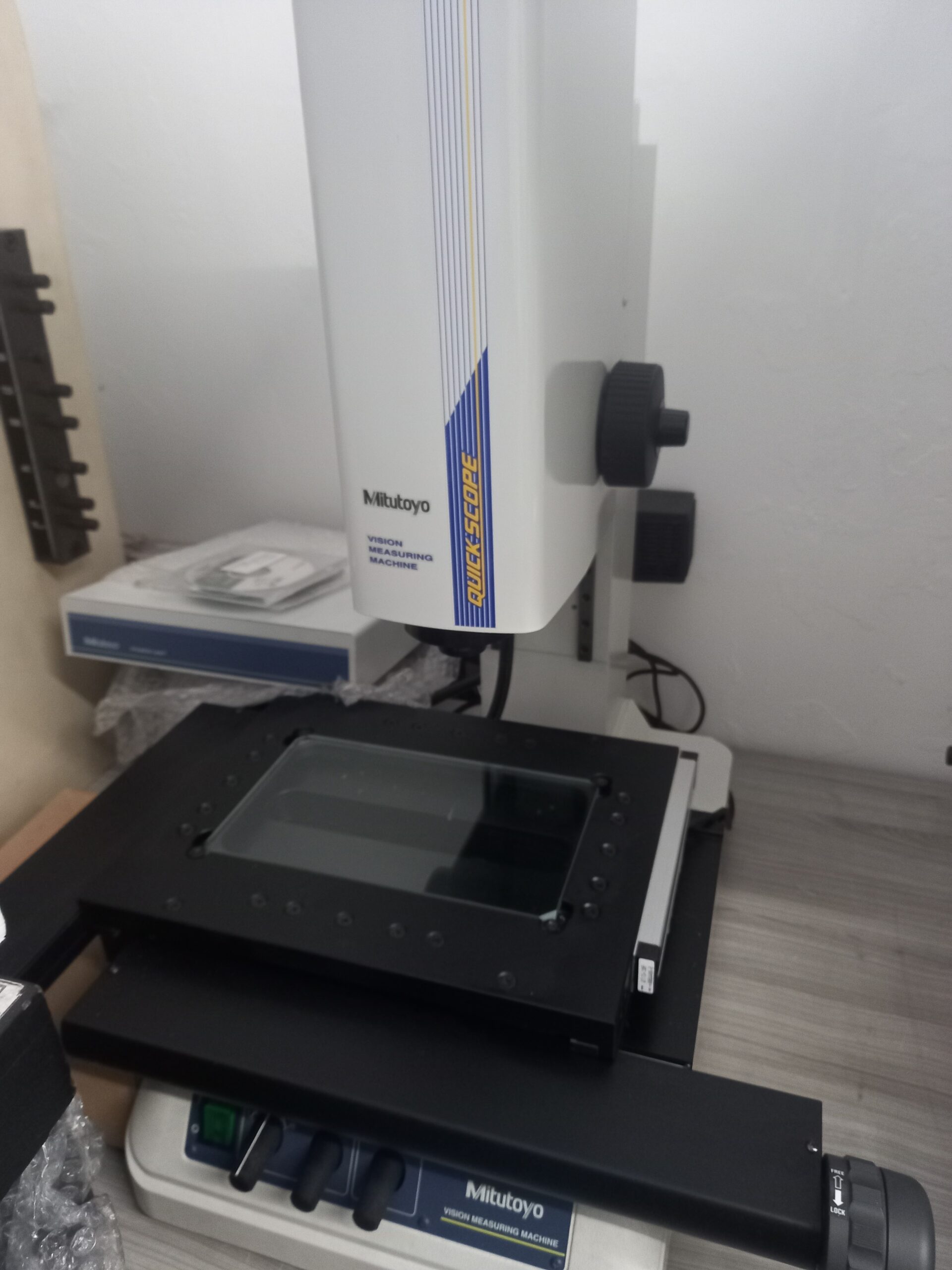 Tridimensional Óptica Mitutoyo Quick Scope - Loja Metro